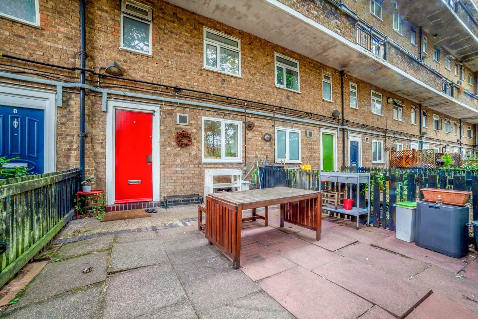 Clapham Road Estate House manual 1.0 | SMARTHOST