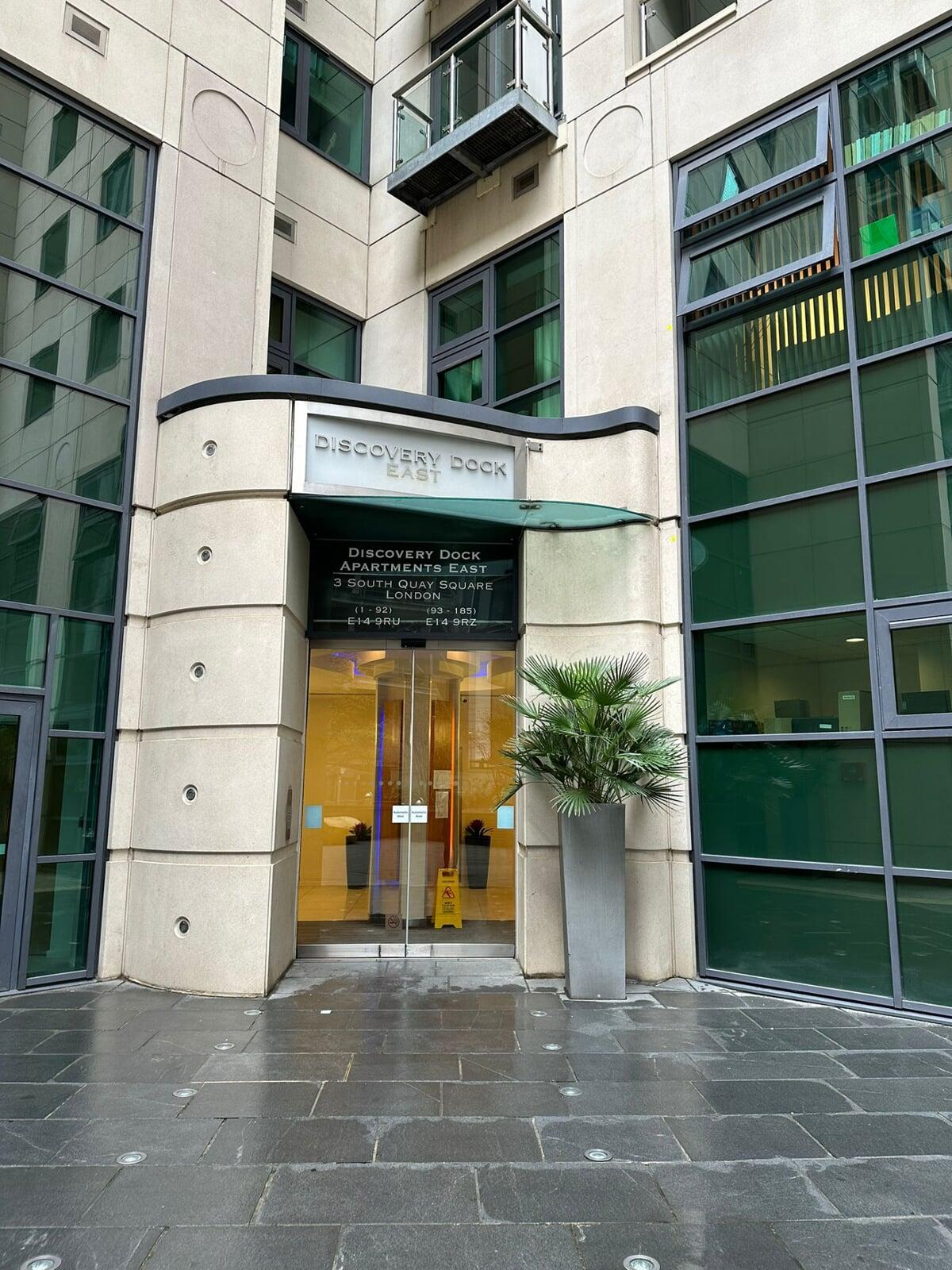 28 Discovery Dock East | SMARTHOST